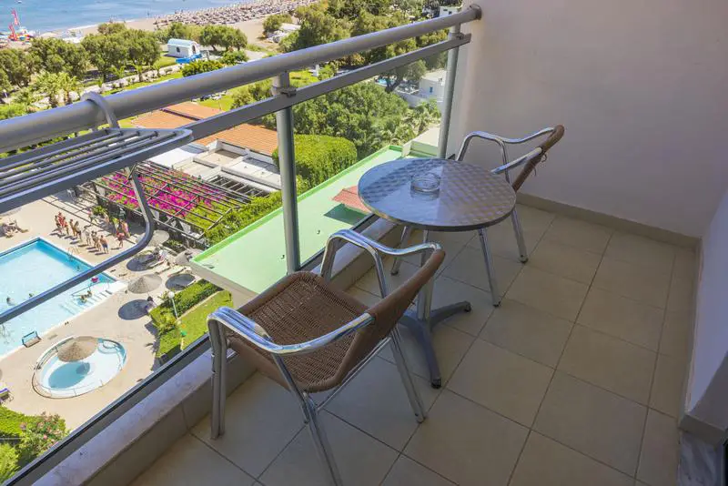 19-Year-Old Ohio State Student Dies After Falling Off Hotel Balcony in Mexico | Front Page News ...