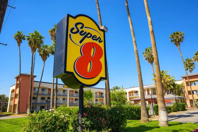 3 Dead in Super 8 Motel Shooting | Front Page News Paper